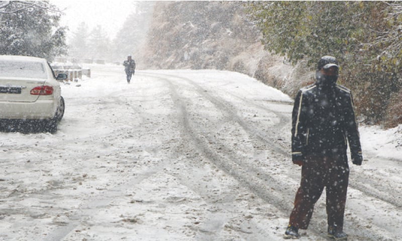 Fresh snowfall blocks roads in upper parts of Hazara - Pakistan - DAWN.COM