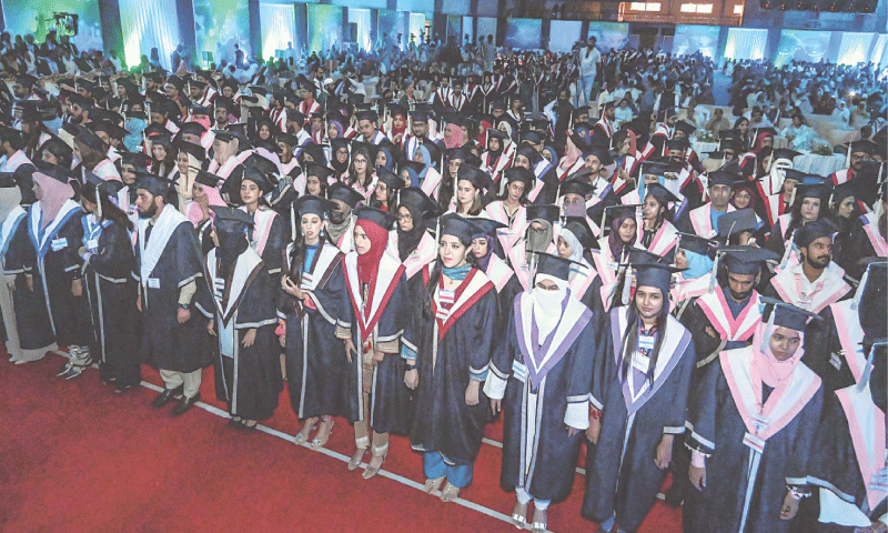 Degrees conferred on 15,341 students at KU convocation - Newspaper ...