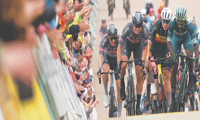 Girmay wins again as Pogacar retains Tour lead - Newspaper - DAWN.COM