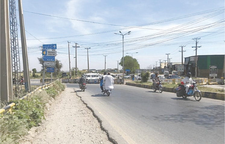 Road blockade to protect police irks Islamabad residents - Pakistan ...