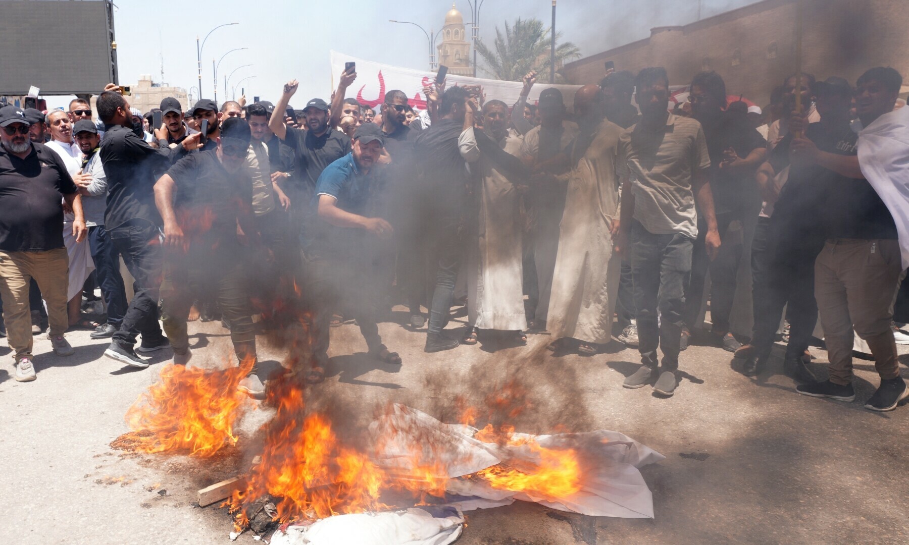 PHOTOS: Protests in Iraqi cities against airspace violations, Israel ...