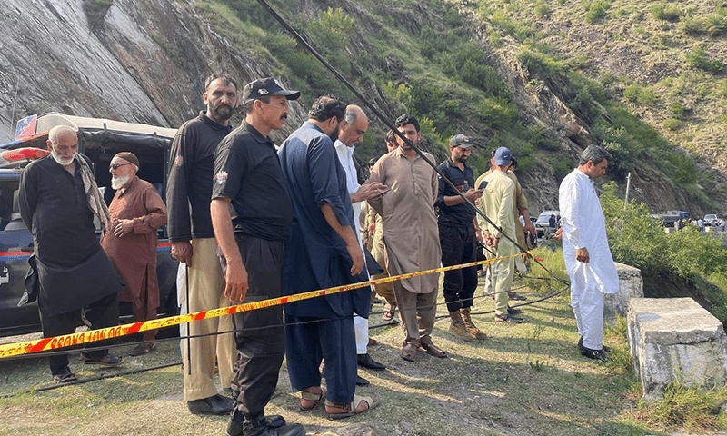 6 dead as car plunges into AJK’s Neelum Valley: officials - Pakistan ...