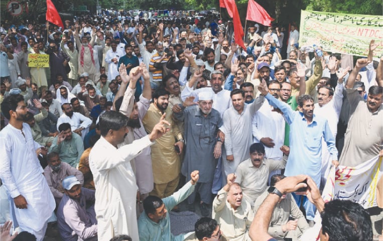 Power workers decry proposed privatisation - Newspaper - DAWN.COM