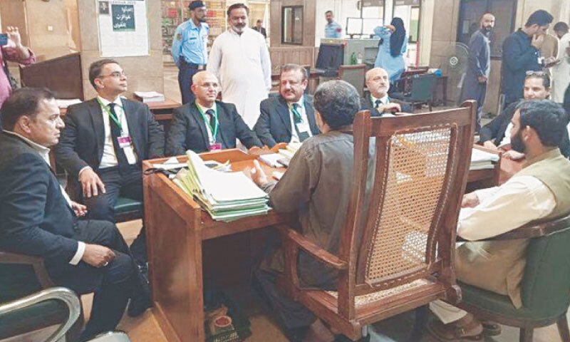 Judges frustrated by their boss seek justice from SC - Newspaper - DAWN.COM