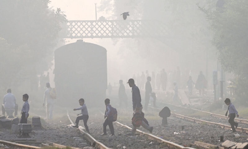 Lahore tops pollution charts as air quality turns hazardous - Newspaper ...