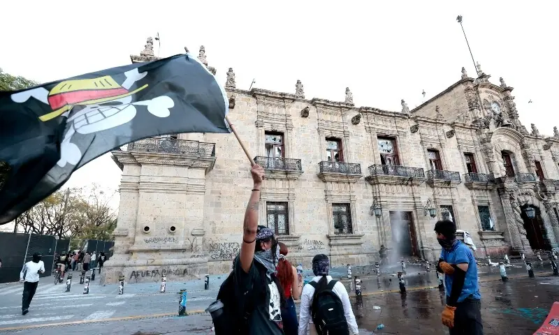 Clashes erupt in Mexico City anti-crime protests, injuring 120 - World ...