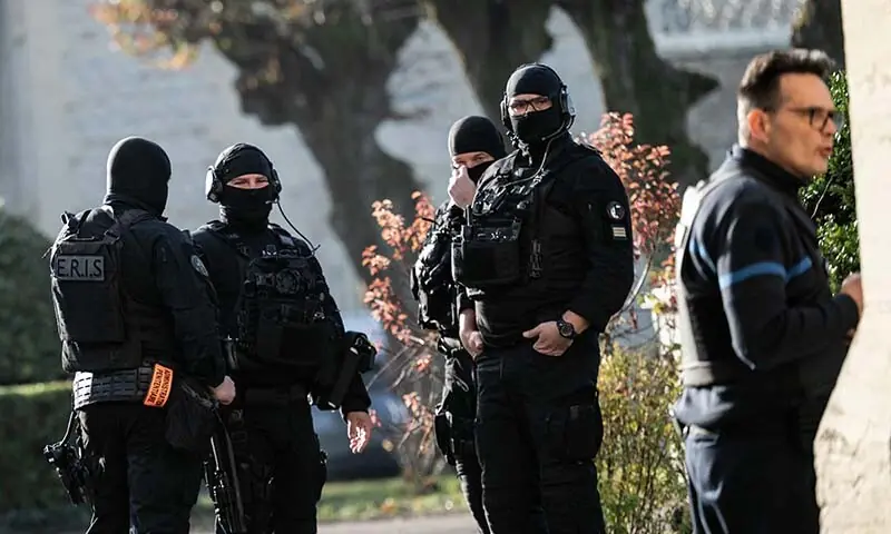 Two break out of French jail in ‘old-fashioned’ bed sheets escape - World - DAWN.COM