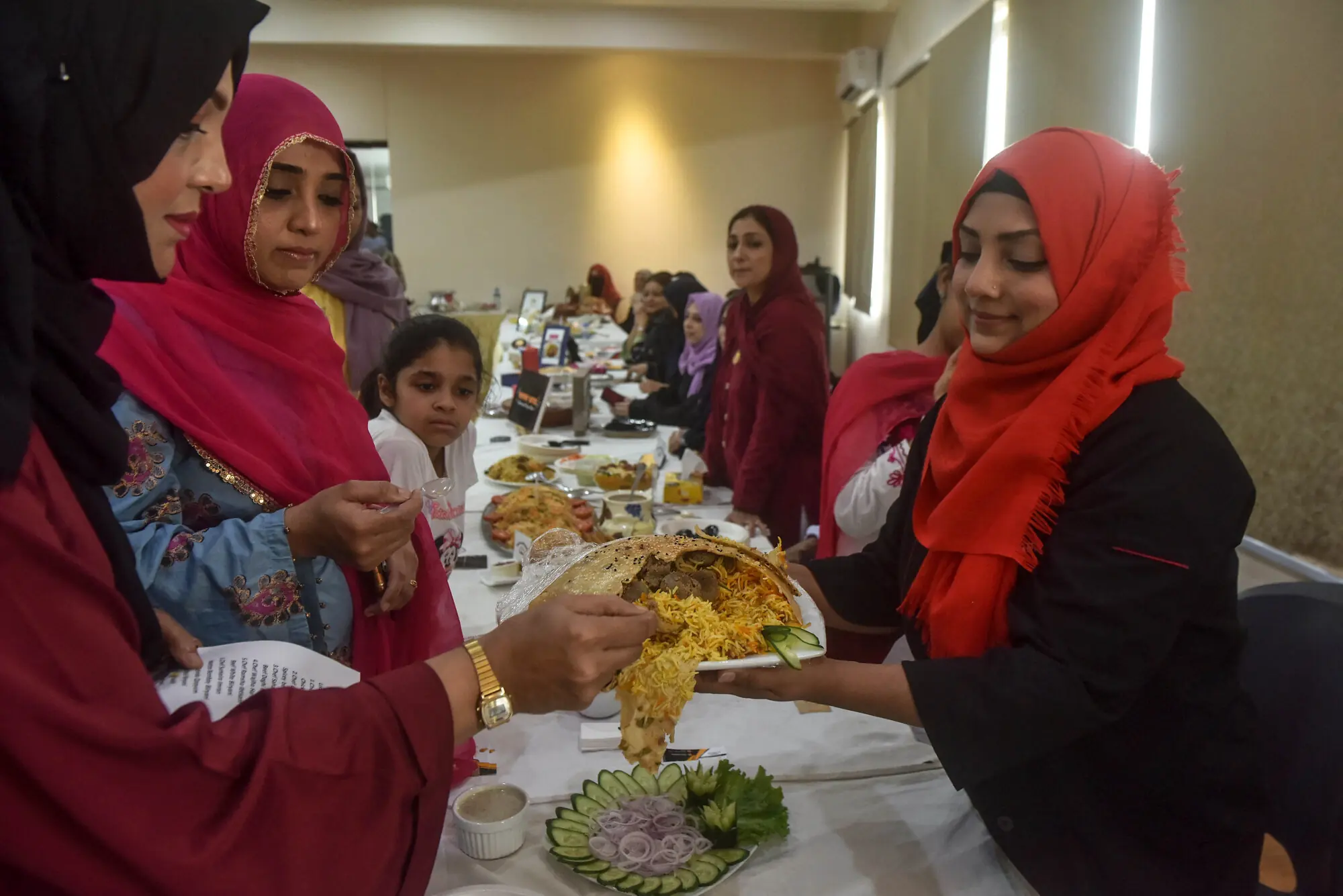 Chef Tabinda wows with ‘purdah moti biryani’ at culinary contest ...