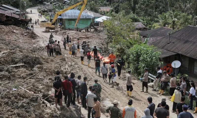 Thailand, Indonesia begin clean-up after massive floods kill hundreds ...