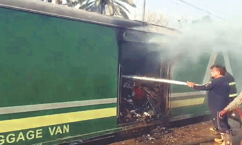 Fire breaks out in freight train at Karachi’s Cantt Station - Pakistan ...