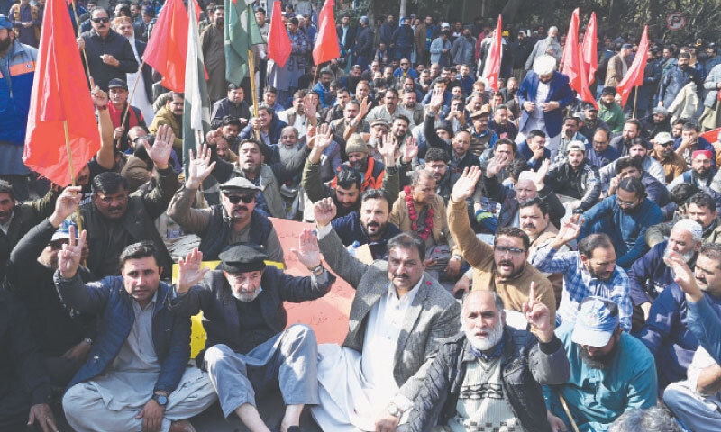 Power workers protest against privatisation - Newspaper - DAWN.COM