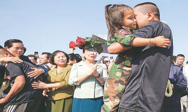 Cambodian soldiers freed by Thailand receive hero’s welcome - Newspaper ...