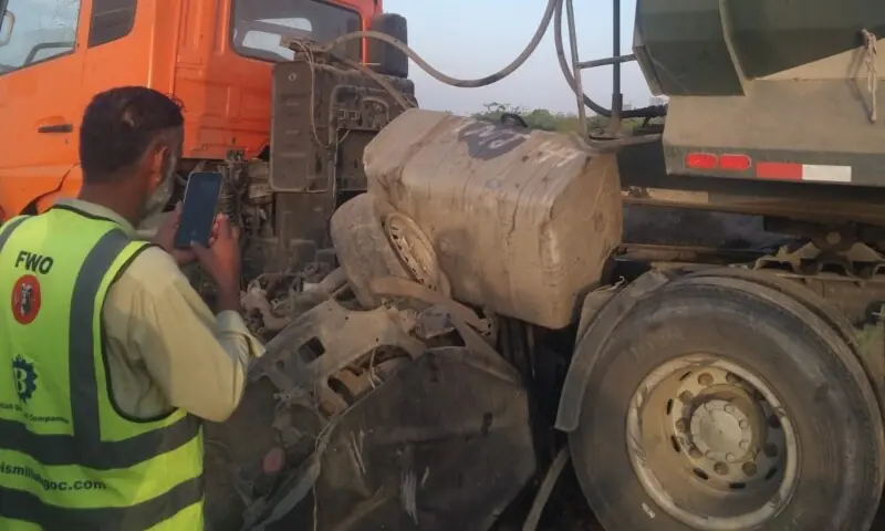 2 cops martyred as speeding dumper crashes into parked police van on M9 ...