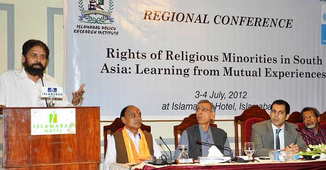 اقلیتوں پہ بات چیت - Opinions - Dawn News Urdu